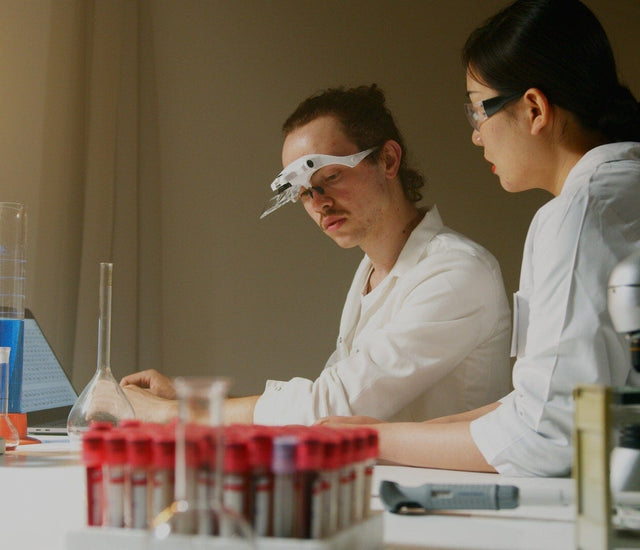 3 Types of Lab Benches and How They’re Used – OMNI Lab Solutions